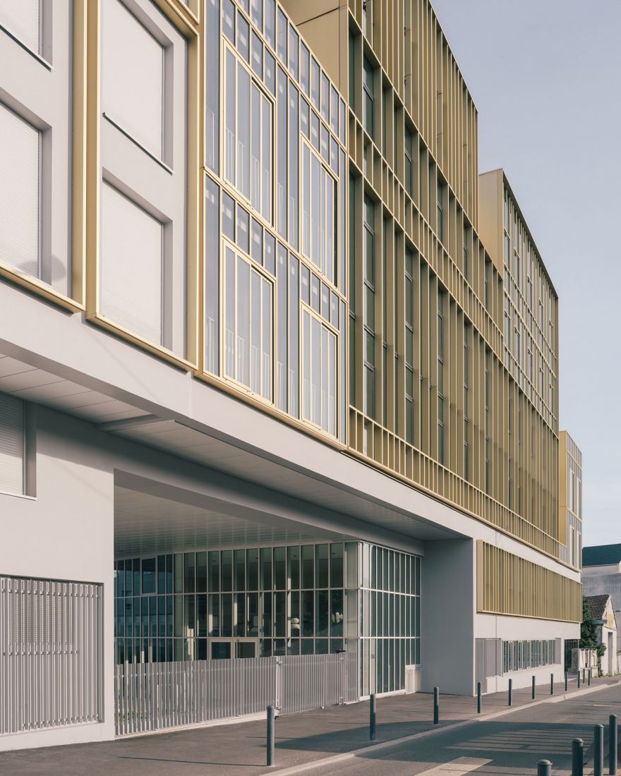 Housing and offices to remodel the street. Mixed-use development by ...