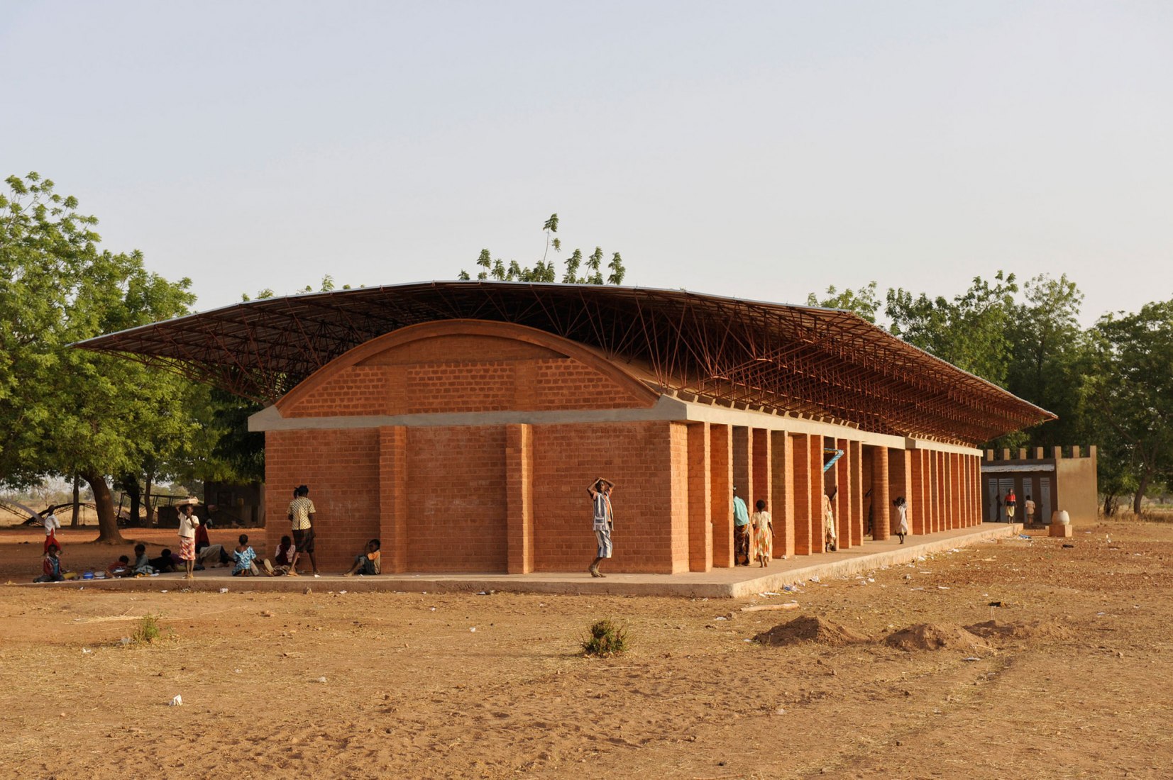Building for the Primary School of Gando and extensión by Kéré ...