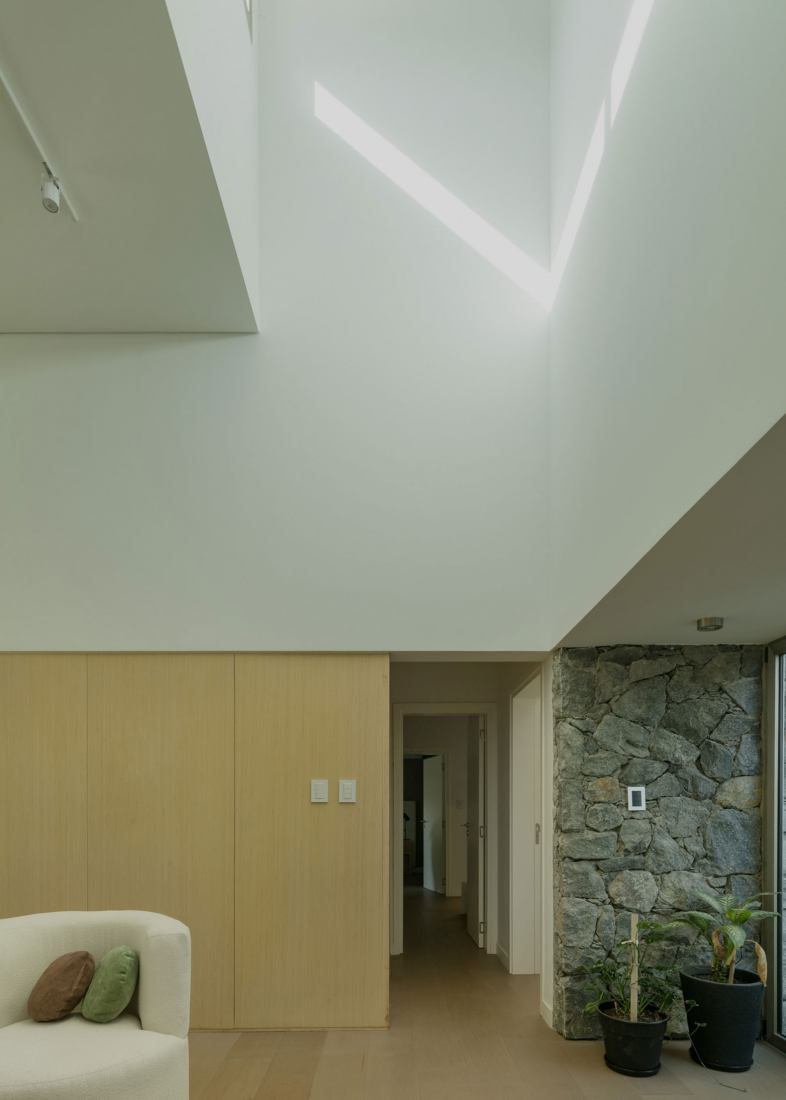Dialogue between opposites. CASACALMA by Andres Alonso Arquitecto | The ...