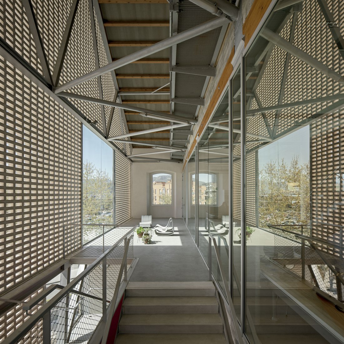 Visual relations, memory and transparencies. El Molí Library by Antonio ...