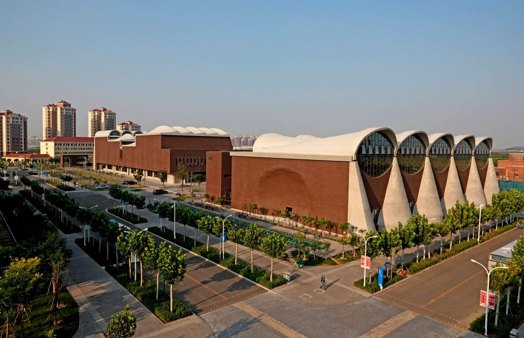 Gymnasium of the New Campus of Tianjin University by Atelier Li ...