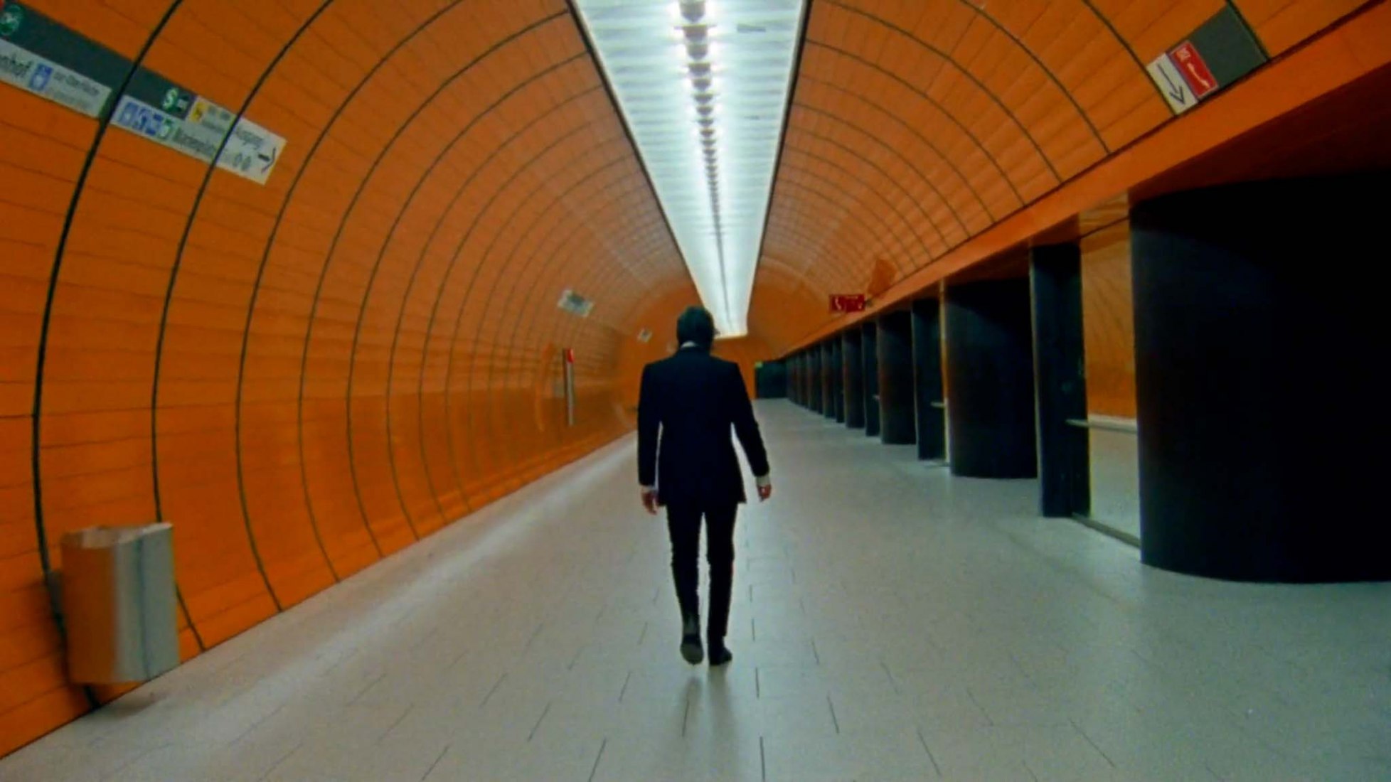 Distopía en la luna. Four Out Of Five por Arctic Monkeys | Sobre ...
