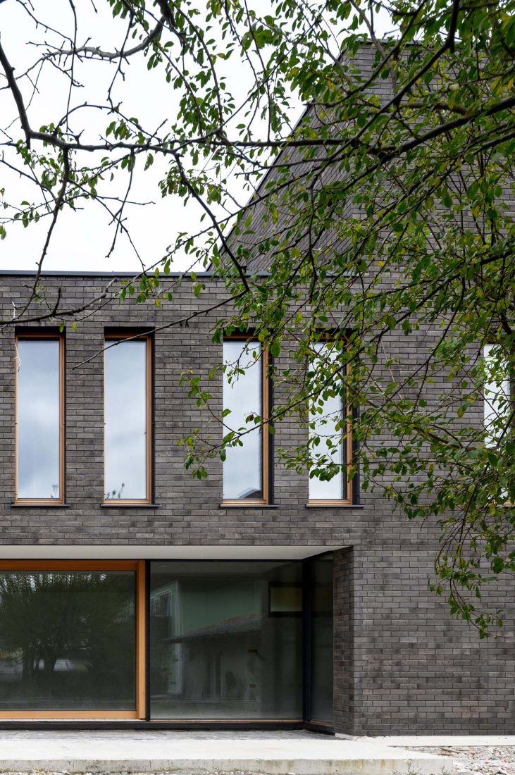 Perceive by texture. The Double Brick House by Arhitektura | The ...