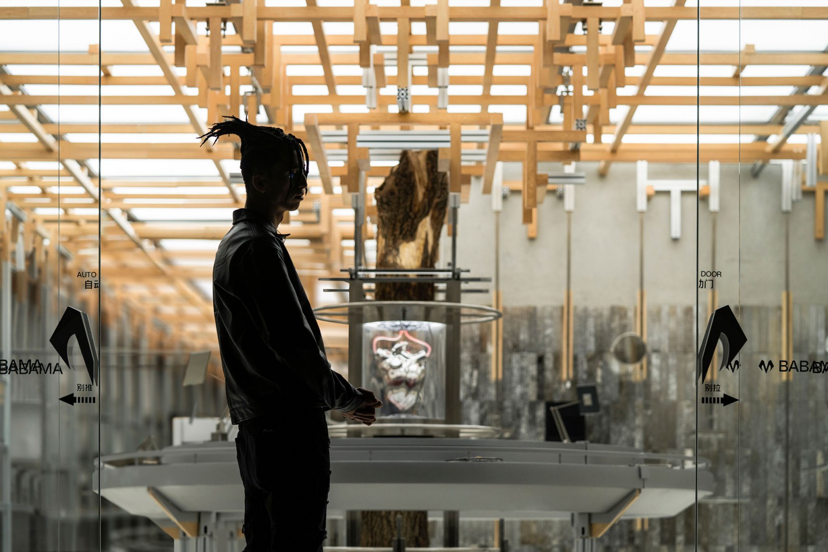 A throbbing element as the main core. BABAMA Concept Store by ...