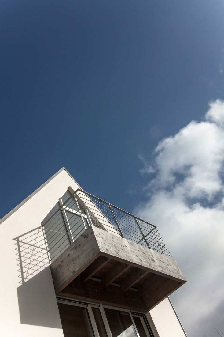 Harmony and contrast. Sentinel House by Aurelien Chen | The Strength of ...