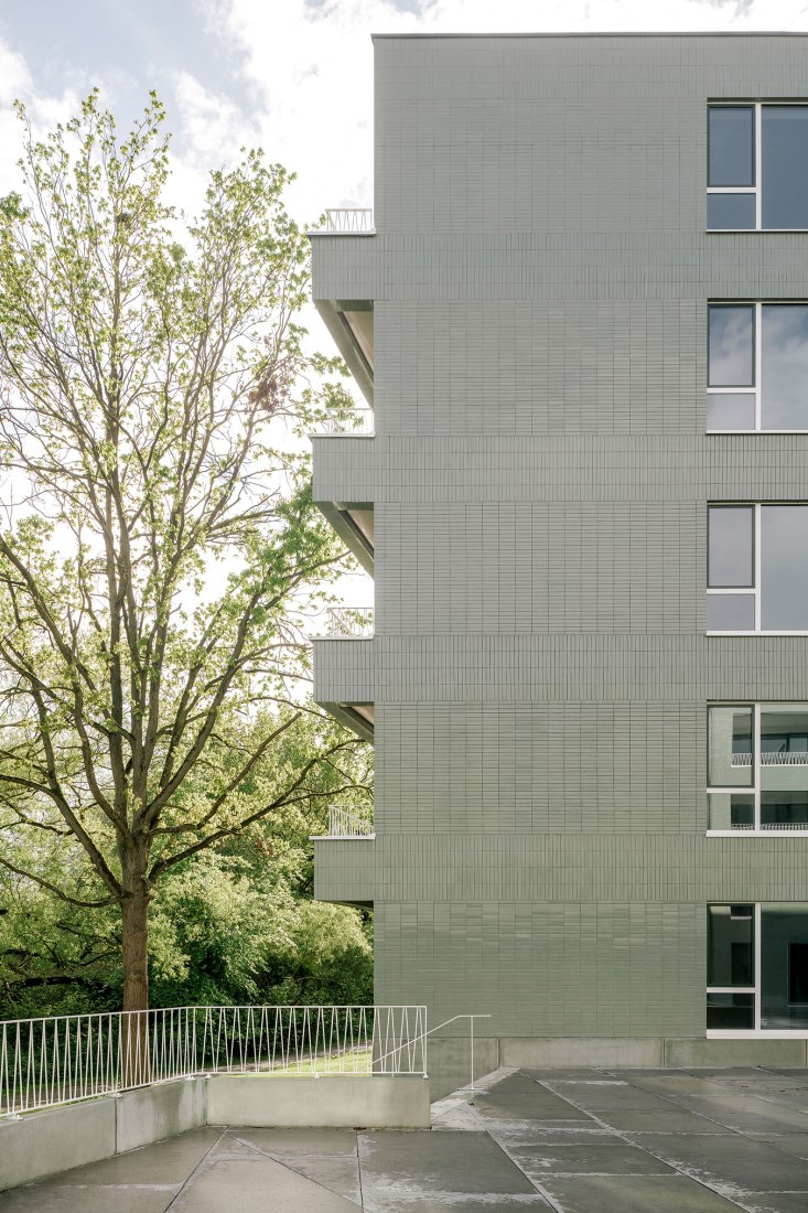 Community project framed by green spaces of great ecological value ...