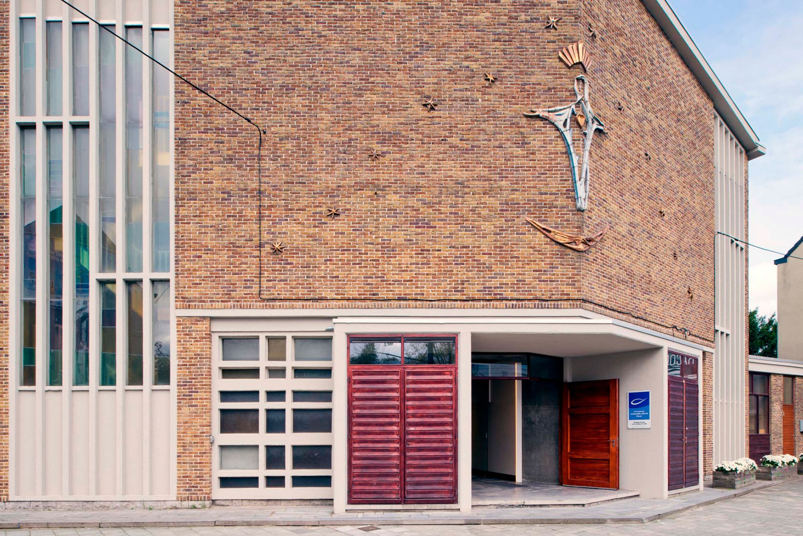 Dialogue and conversion into a place of worship. Blaisant church by B ...