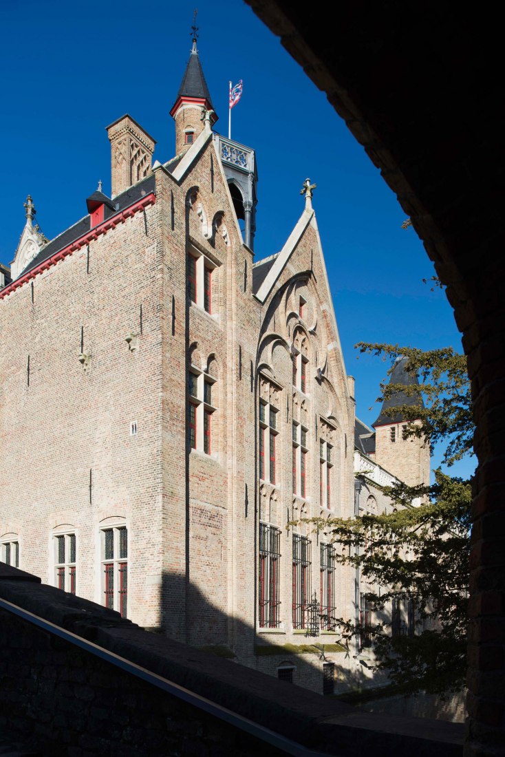 The rebirth of Bruges' architecture through the renovation of the ...