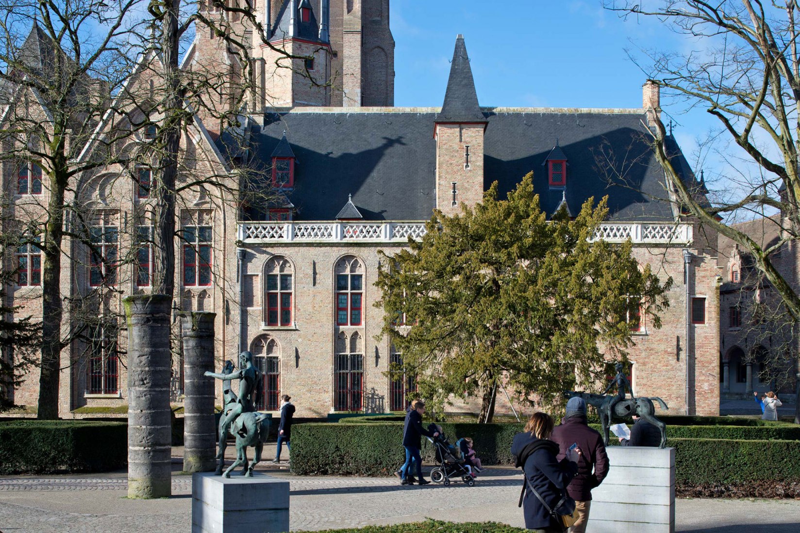 The rebirth of Bruges' architecture through the renovation of the ...