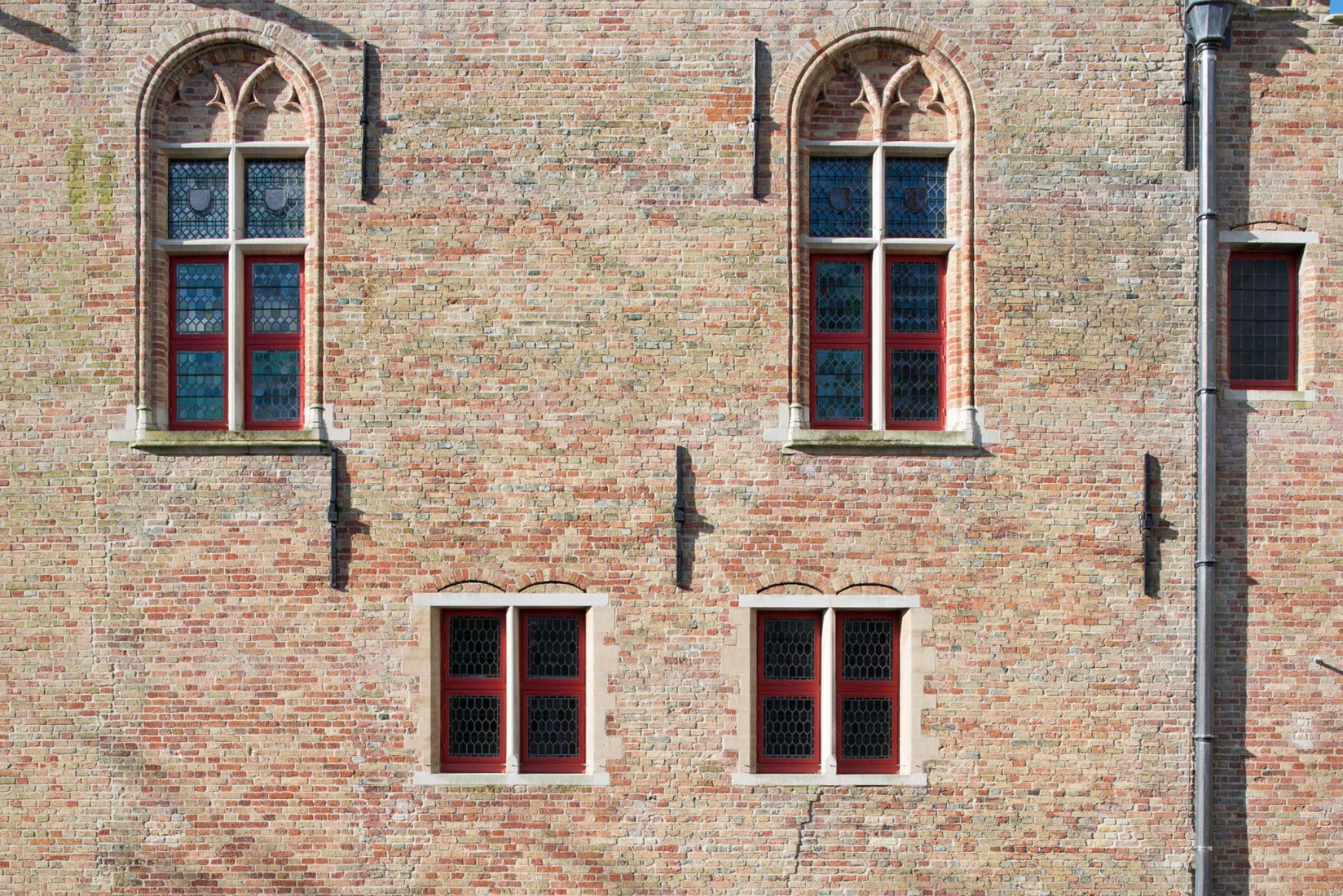 The rebirth of Bruges' architecture through the renovation of the ...