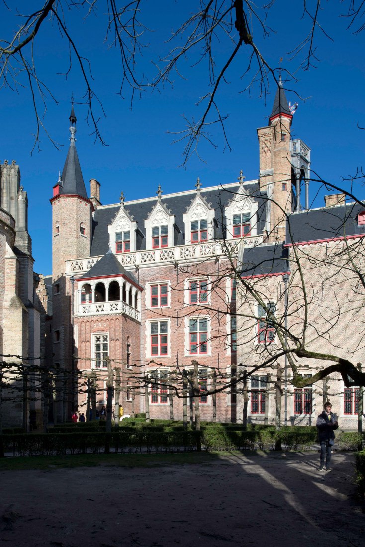 The rebirth of Bruges' architecture through the renovation of the ...