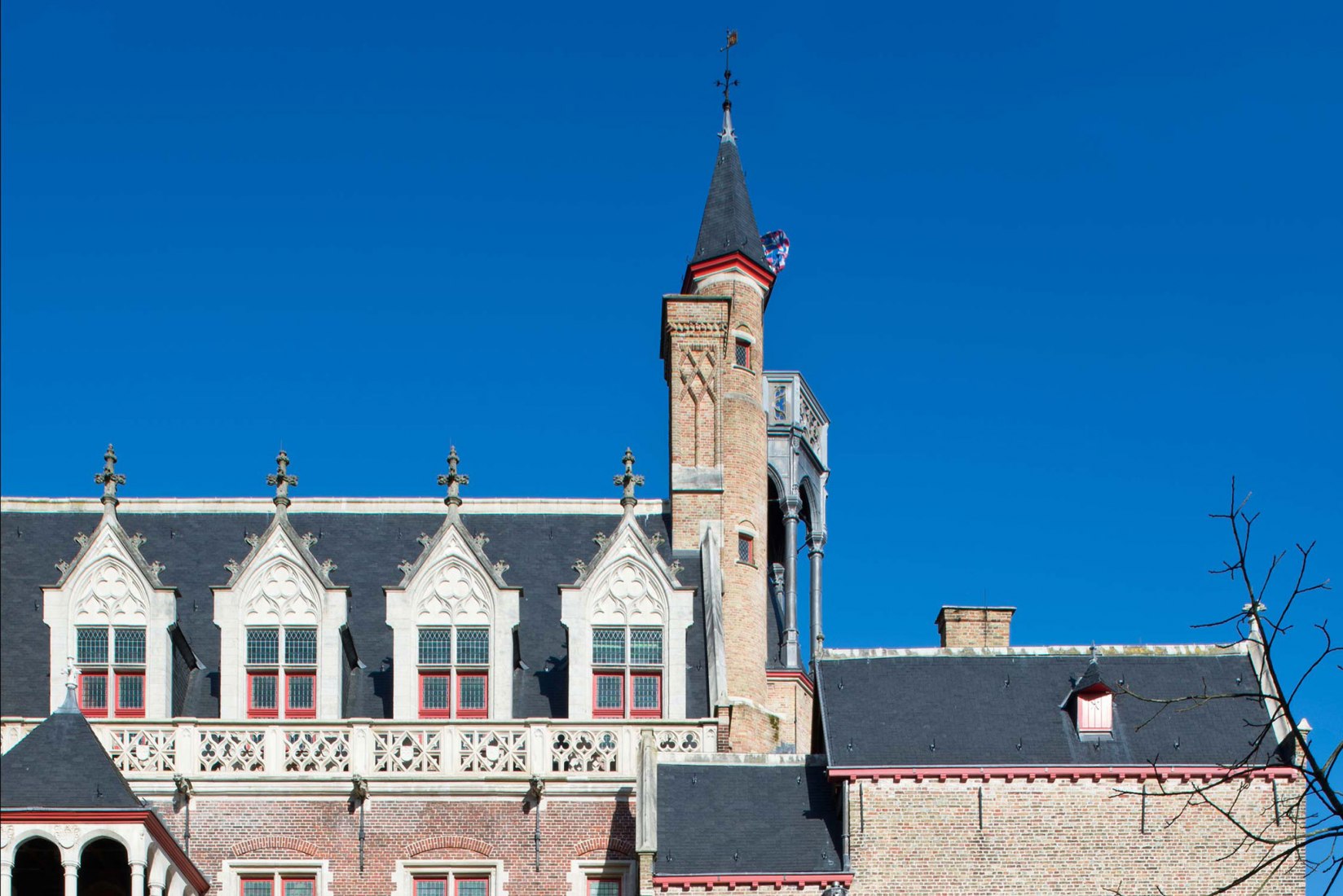 The rebirth of Bruges' architecture through the renovation of the ...