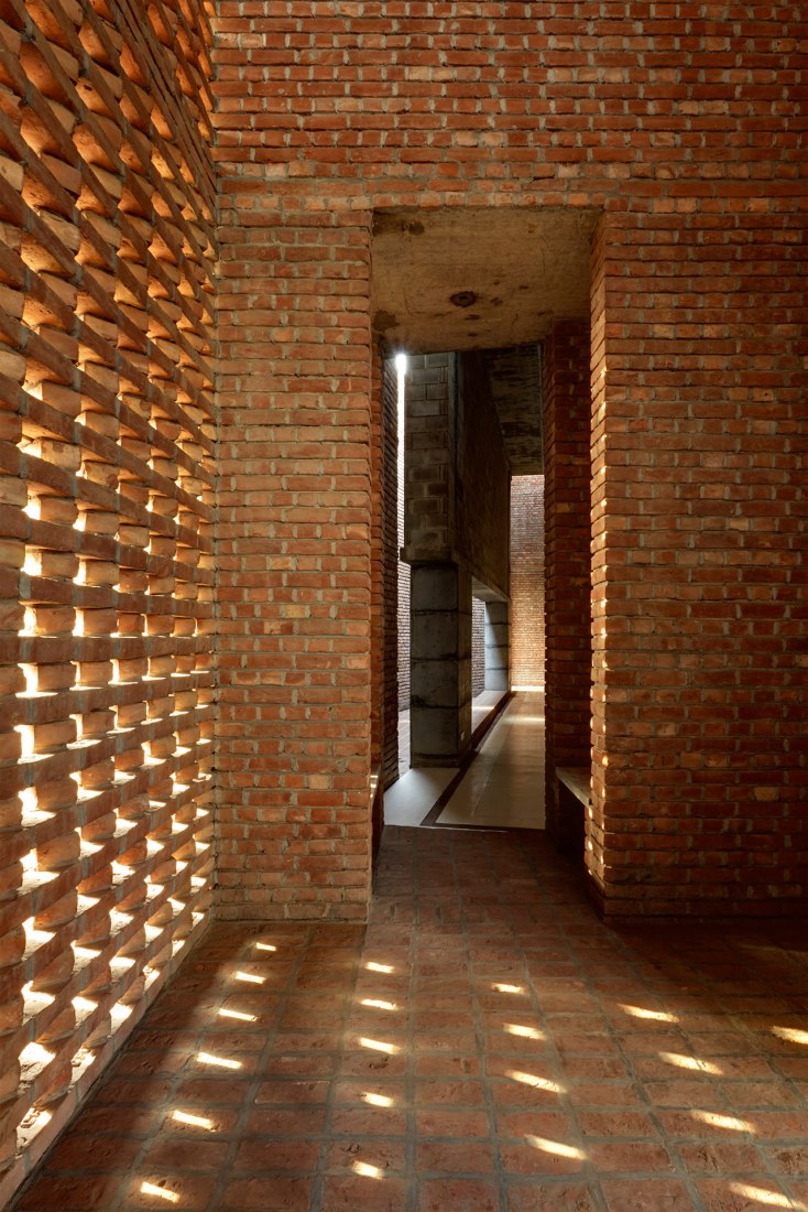 Bait Ur Rouf Mosque by Marina Tabassum | The Strength of Architecture ...