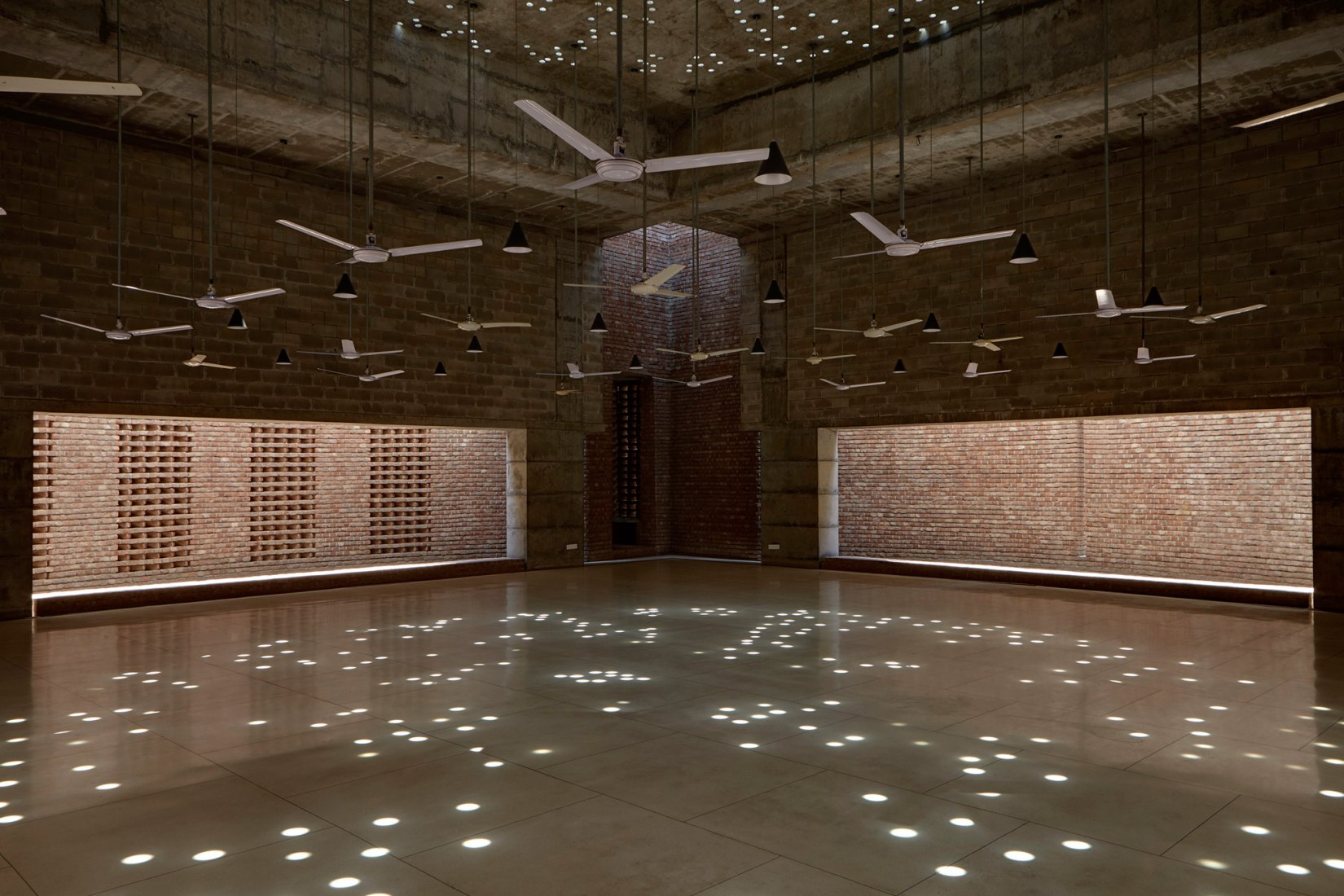 Bait Ur Rouf Mosque by Marina Tabassum | The Strength of Architecture ...