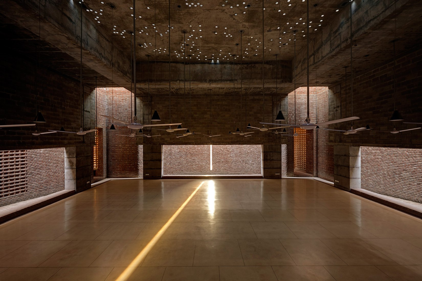 Bait Ur Rouf Mosque by Marina Tabassum | The Strength of Architecture ...