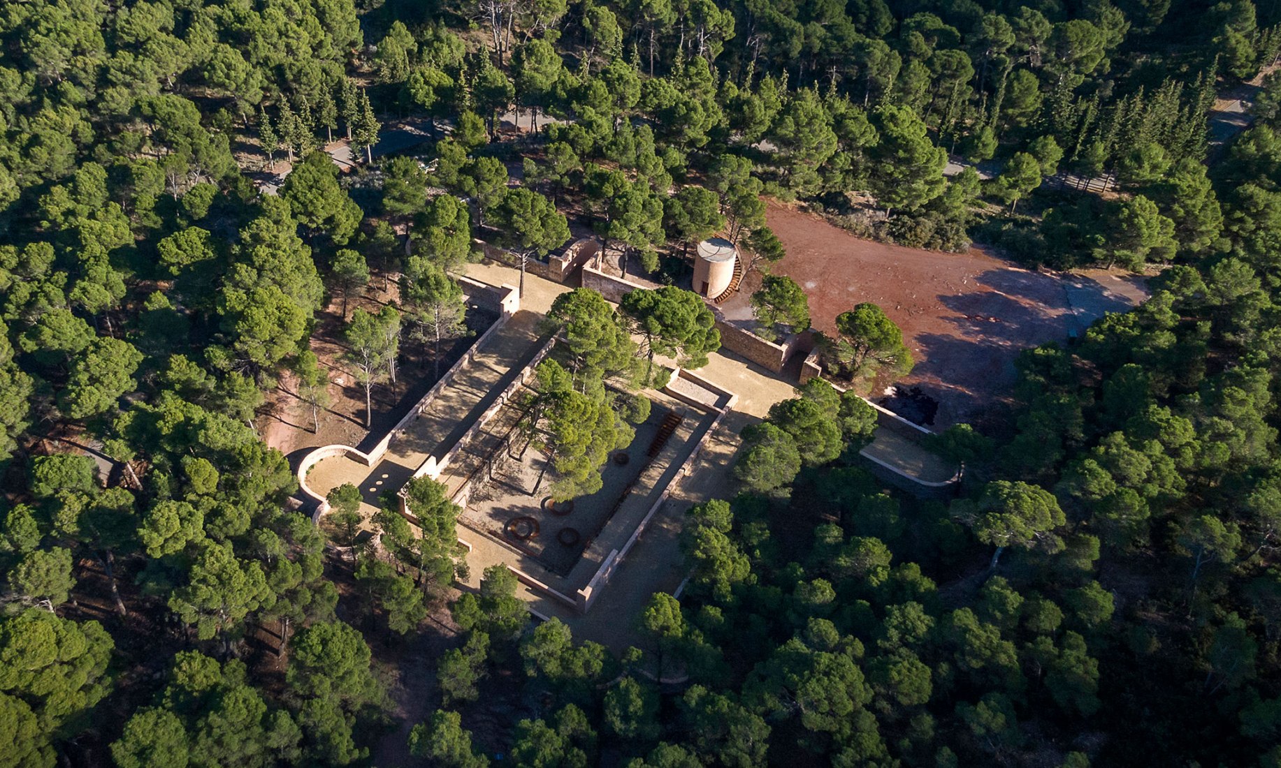 Reconnect with the present. Renovation of the «plane» environment by ...