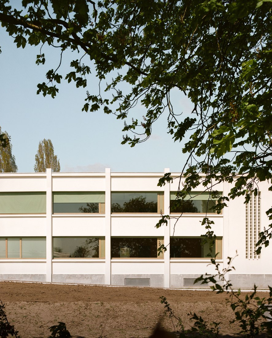 20th century memory. IGESA, renovation of a military clinic into new ...