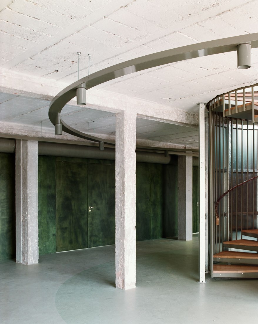20th century memory. IGESA, renovation of a military clinic into new ...
