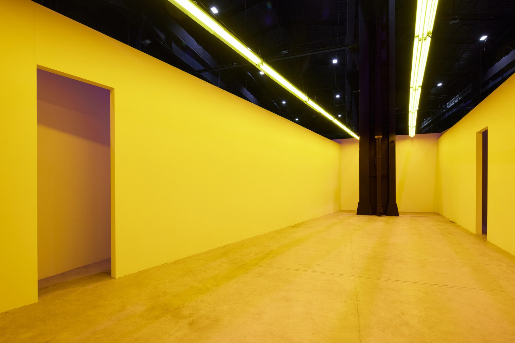 "Neon Corridors Rooms" of Bruce Nauman in Pirelli Hangar Bicocca | The ...