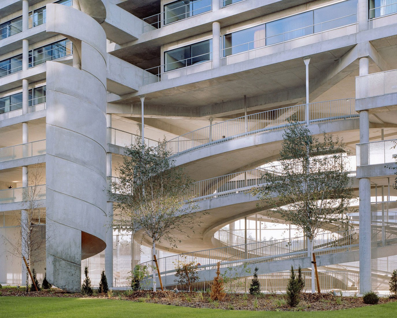A nod to Modernity. Student Residence and Reversible Car Park by ...