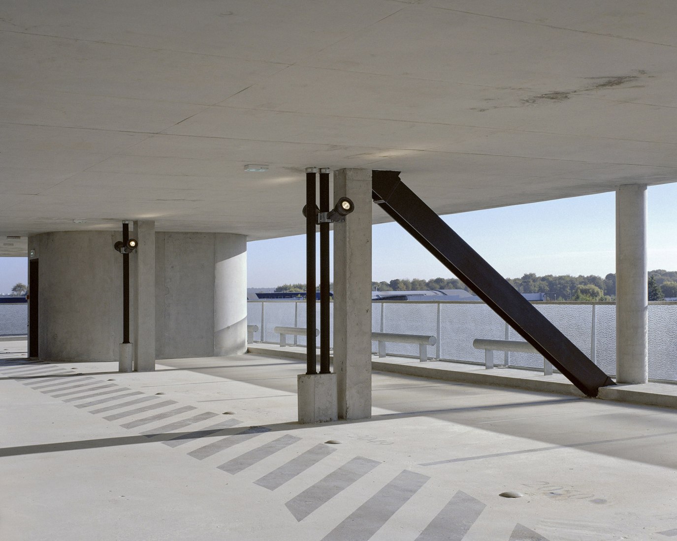 A nod to Modernity. Student Residence and Reversible Car Park by ...