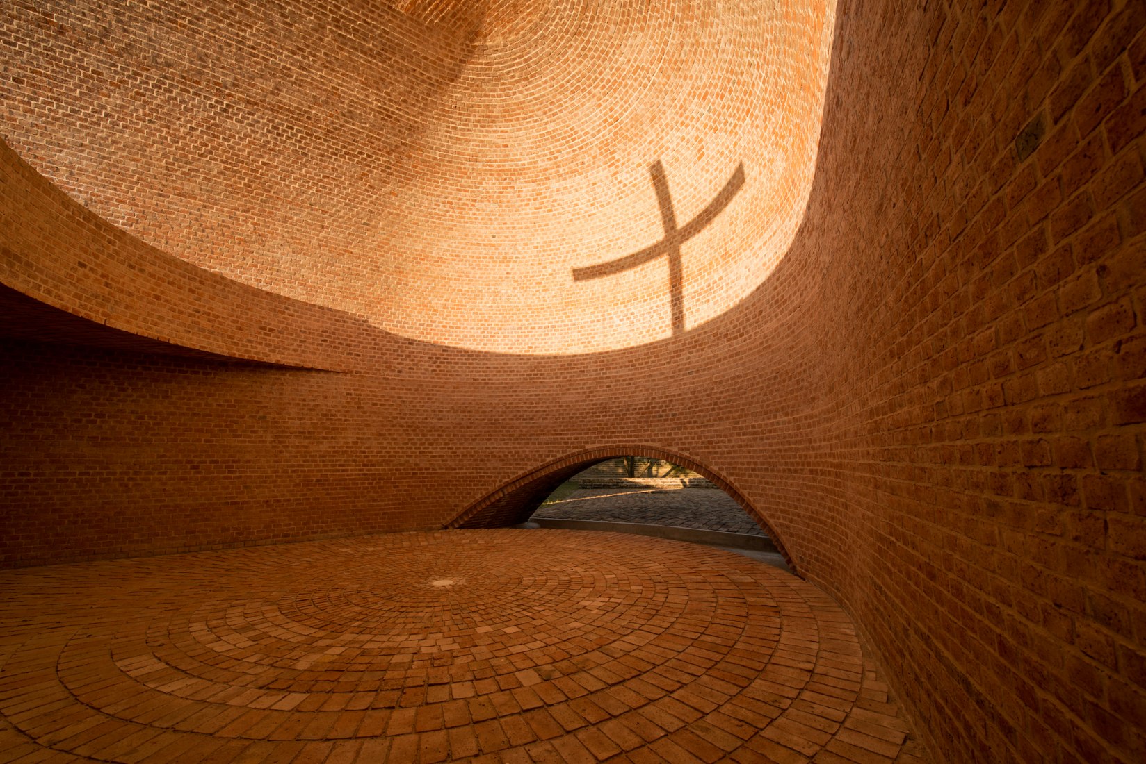 Una capilla en ladrillo por Nicolás Campodonico | Sobre Arquitectura y ...