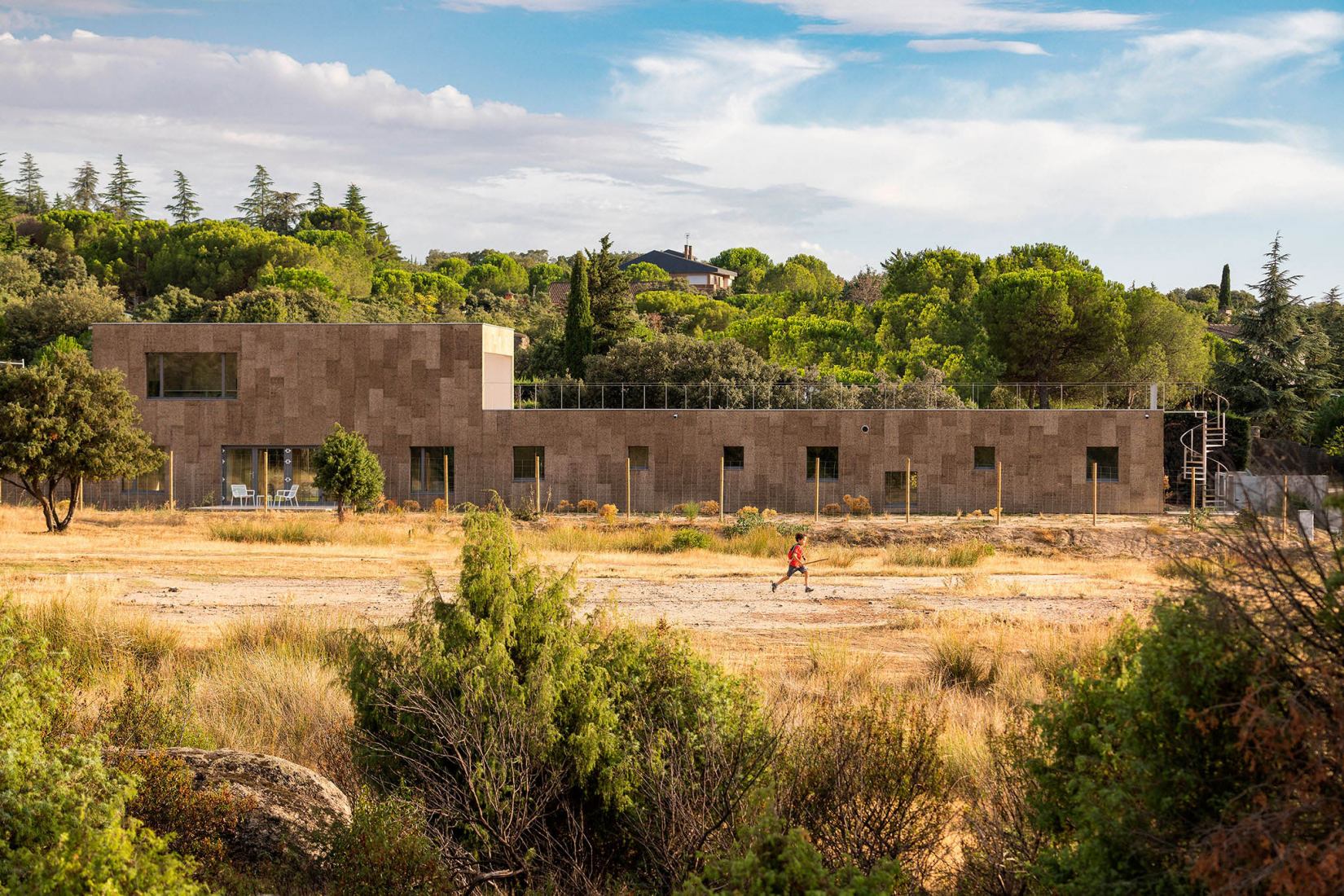 A nature conjugation. Eñe House by Estudio Albar | The Strength of ...
