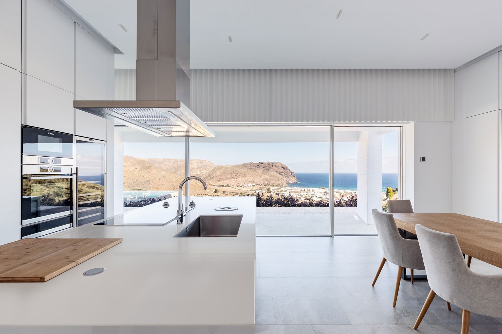 A radical house in the desert. Jacaranda House by José Francisco García ...
