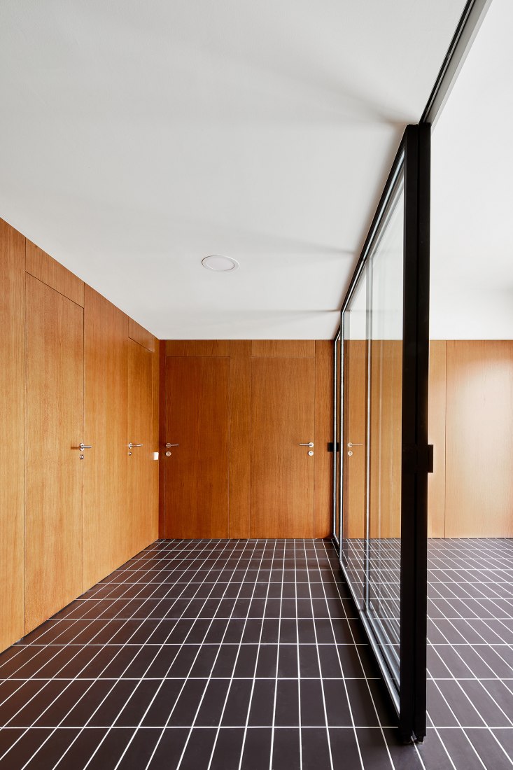 A dialectical game in the House 1016 by Raúl Sanchez architects | The ...