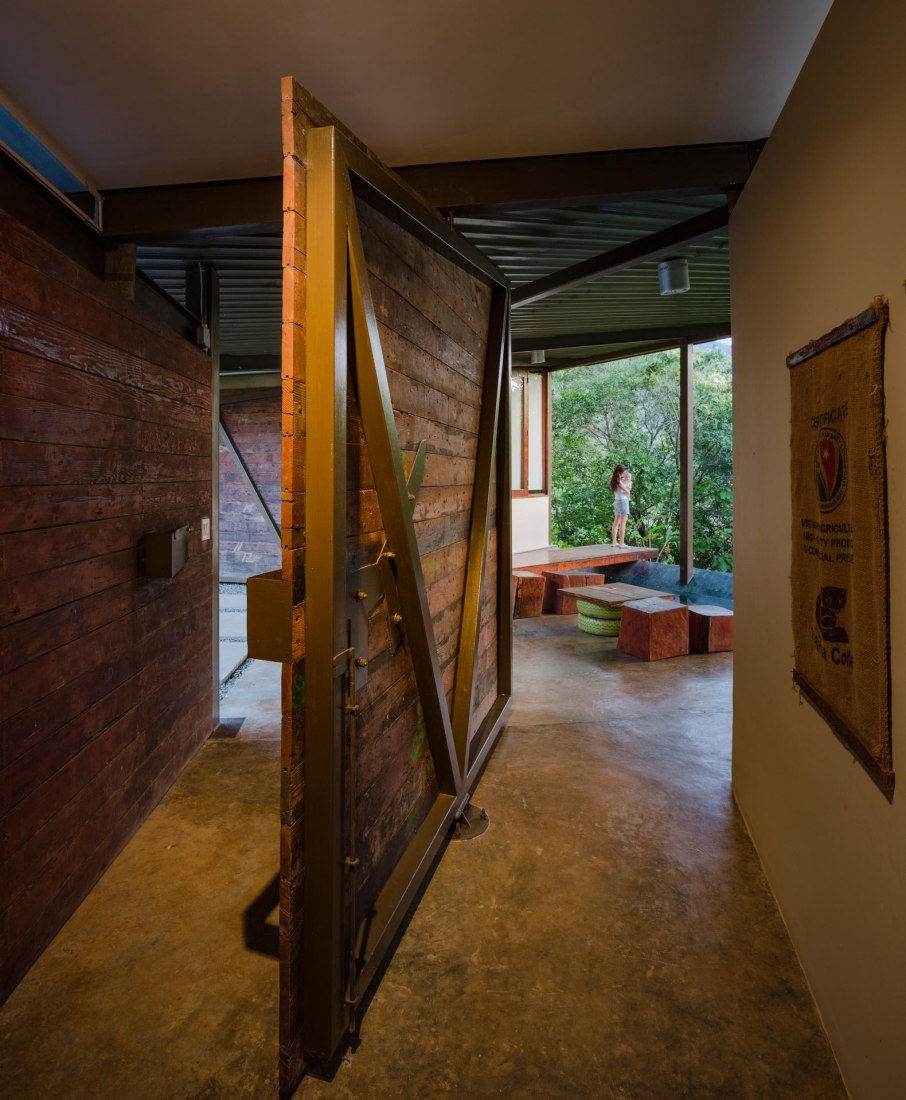 Moving between the landscape. House in Cope by Patrick Dillon | The ...