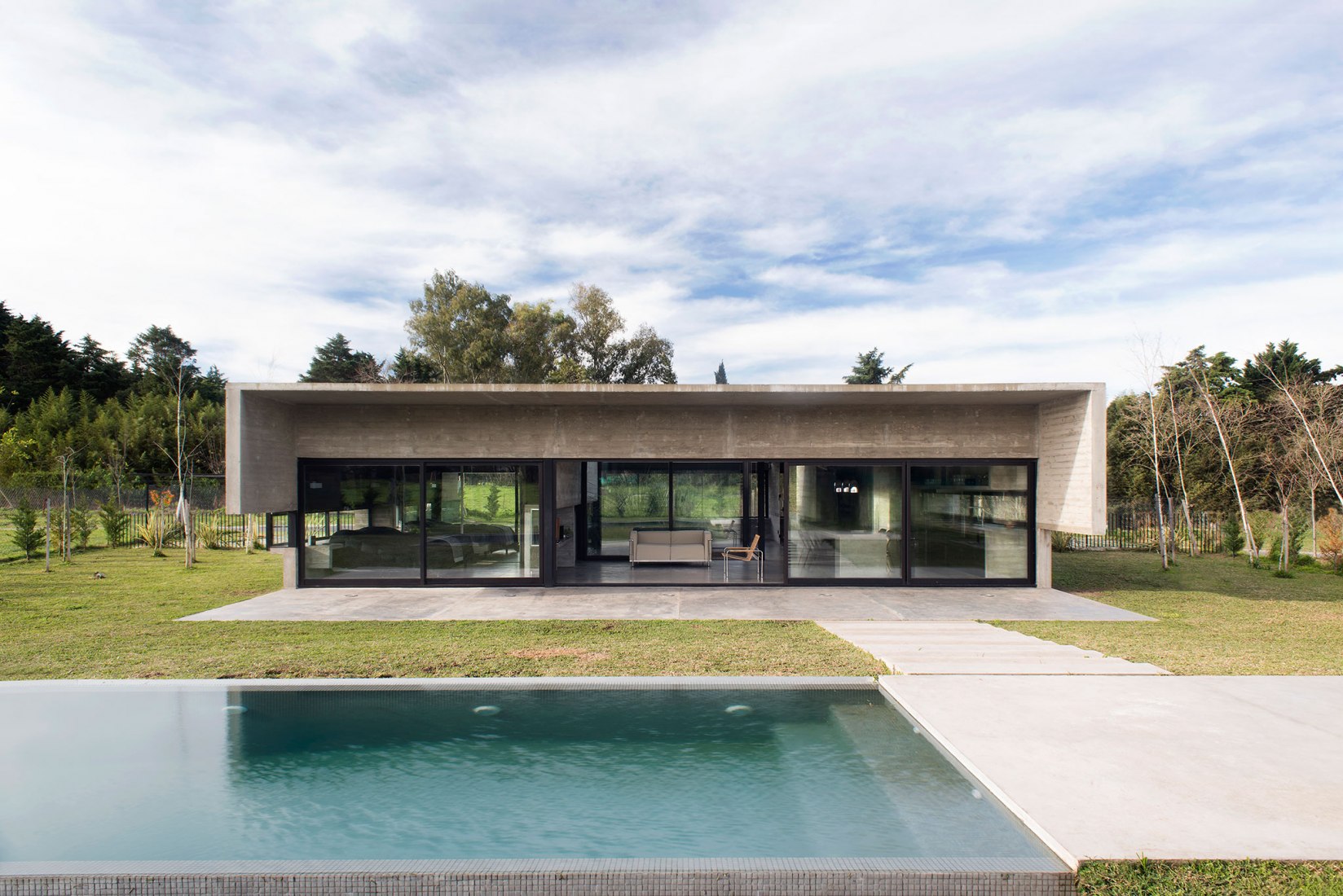 Mach House by Luciano Kruk. Concrete canopy and shade | The Strength of ...