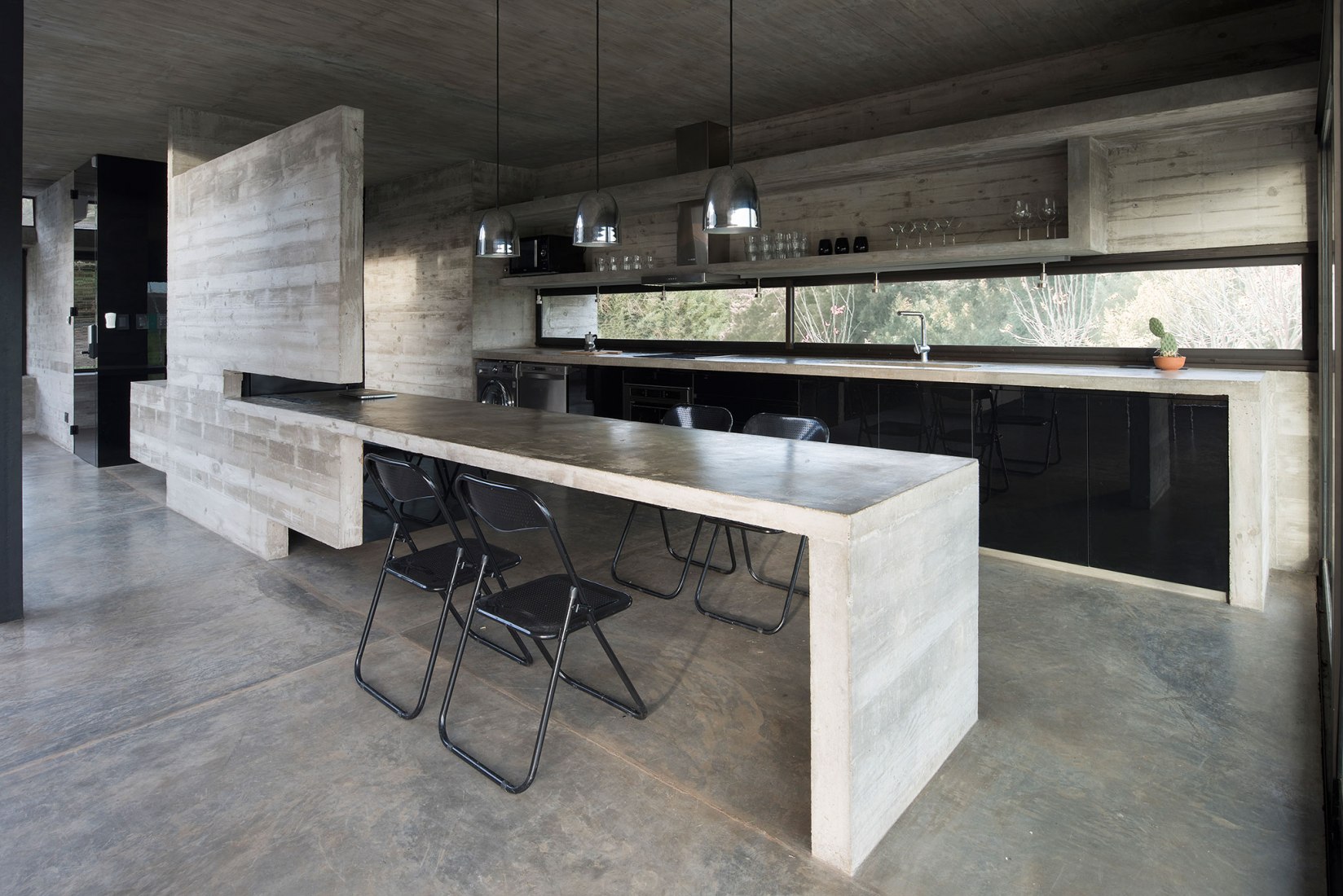 Mach House by Luciano Kruk. Concrete canopy and shade | The Strength of ...