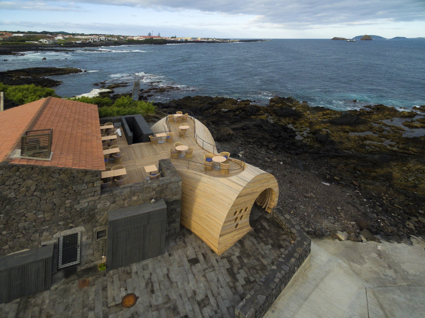 Cella Bar by FCC Arquitectura and Paulo Lobo | The Strength of ...
