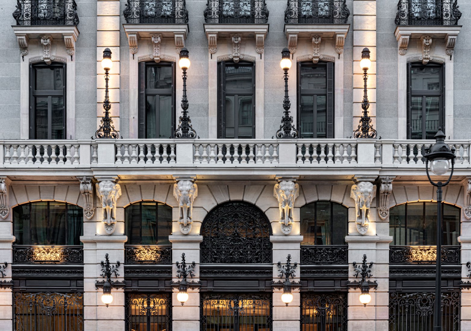 Centro Canalejas, ícono del lujo en Madrid por Estudio Lamela | Sobre ...
