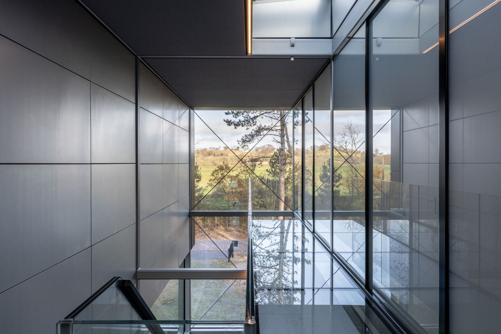 Minimalism well applied. Villa Meijendel by Cepezed | The Strength of ...