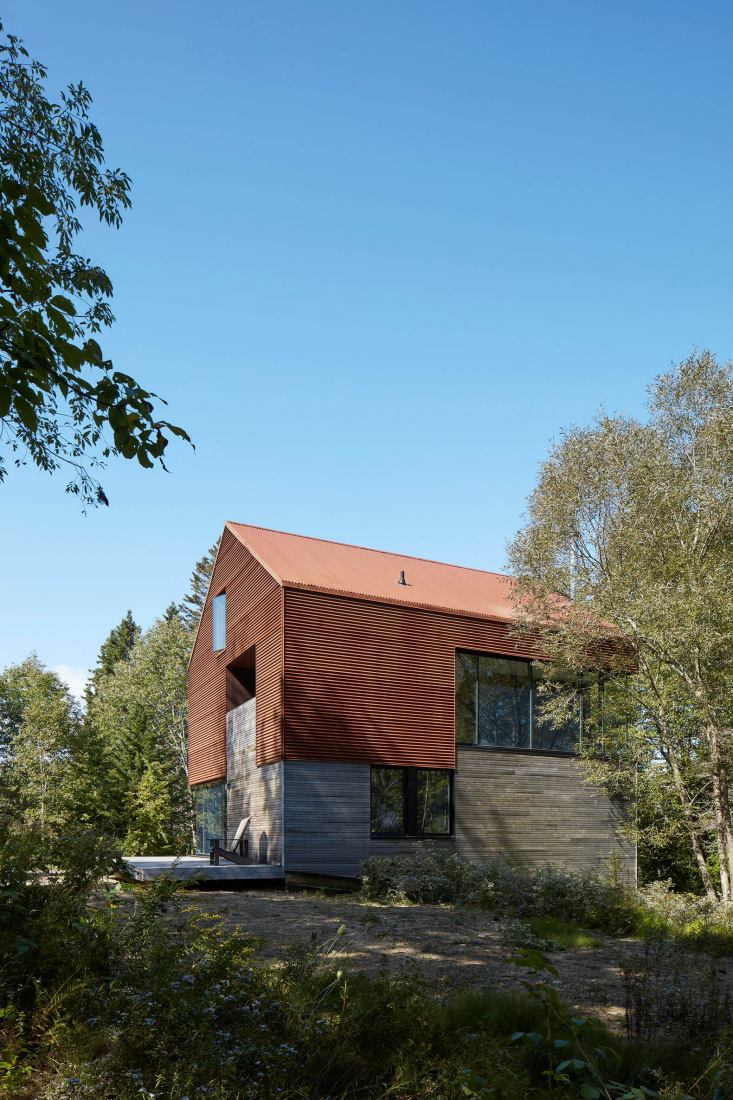 The upside down house. Chester House by MacKay-Lyons Sweetapple ...