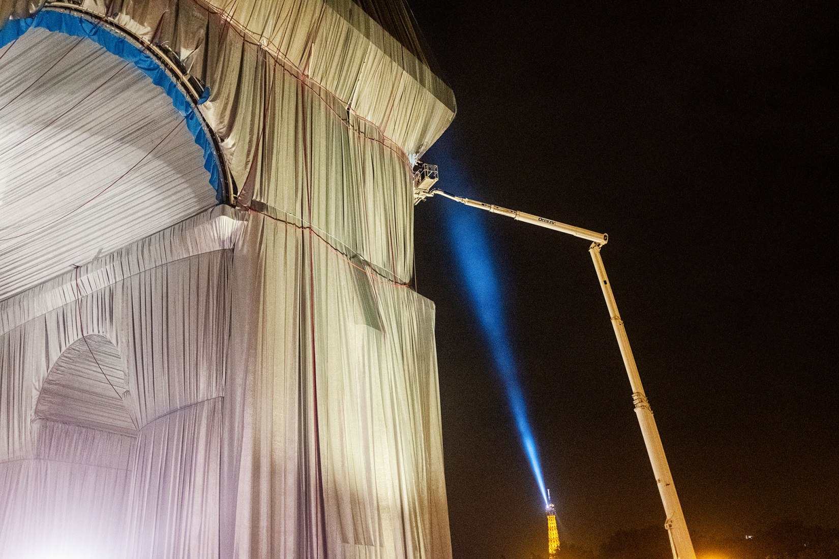 Christo and Jeanne-Claude's L'Arc de Triomphe wrapped is a reality ...