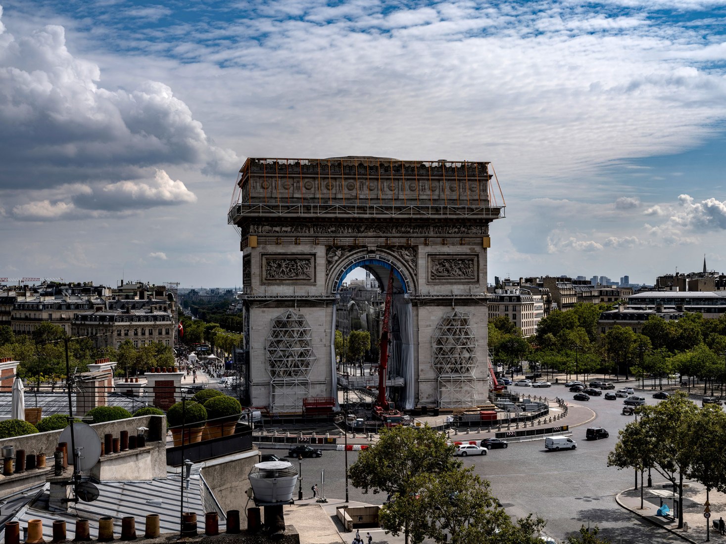 Christo and Jeanne-Claude's L'Arc de Triomphe wrapped is a reality ...