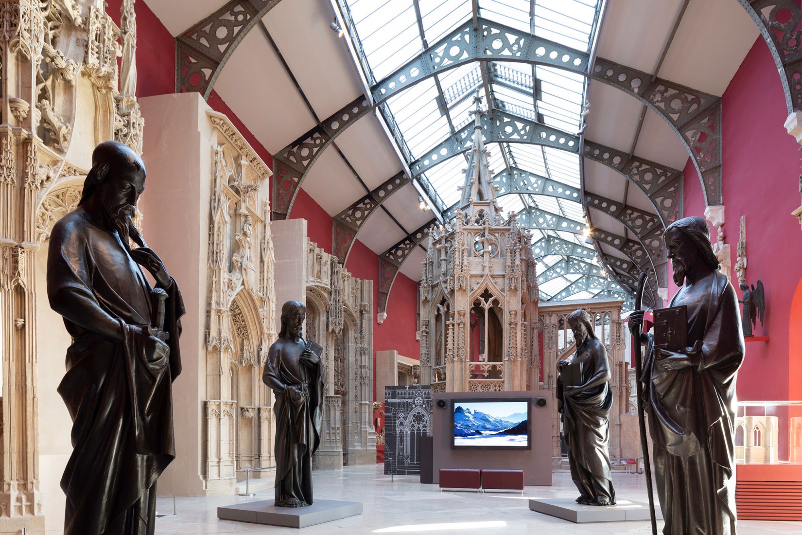 Notre-Dame de Paris. From builders to restorers, at the Cité de l ...