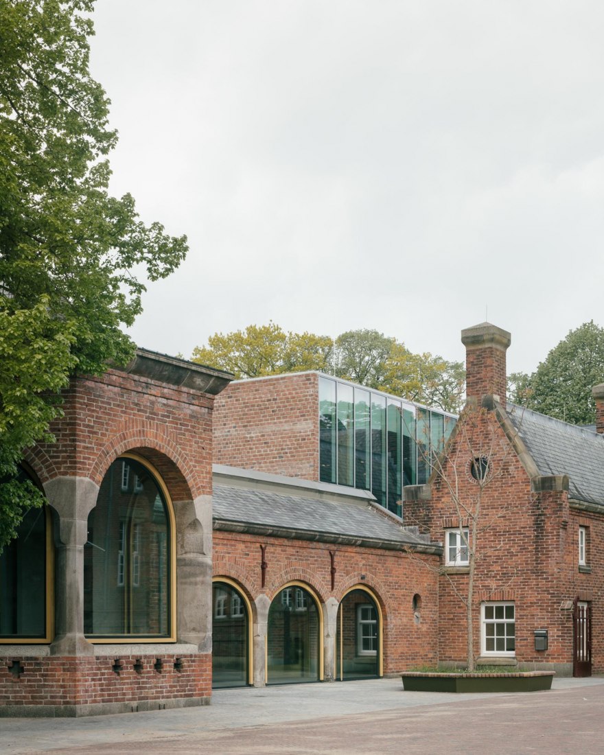 Dialogue with the architecture of the past. Schoenenkwartier Shoe ...