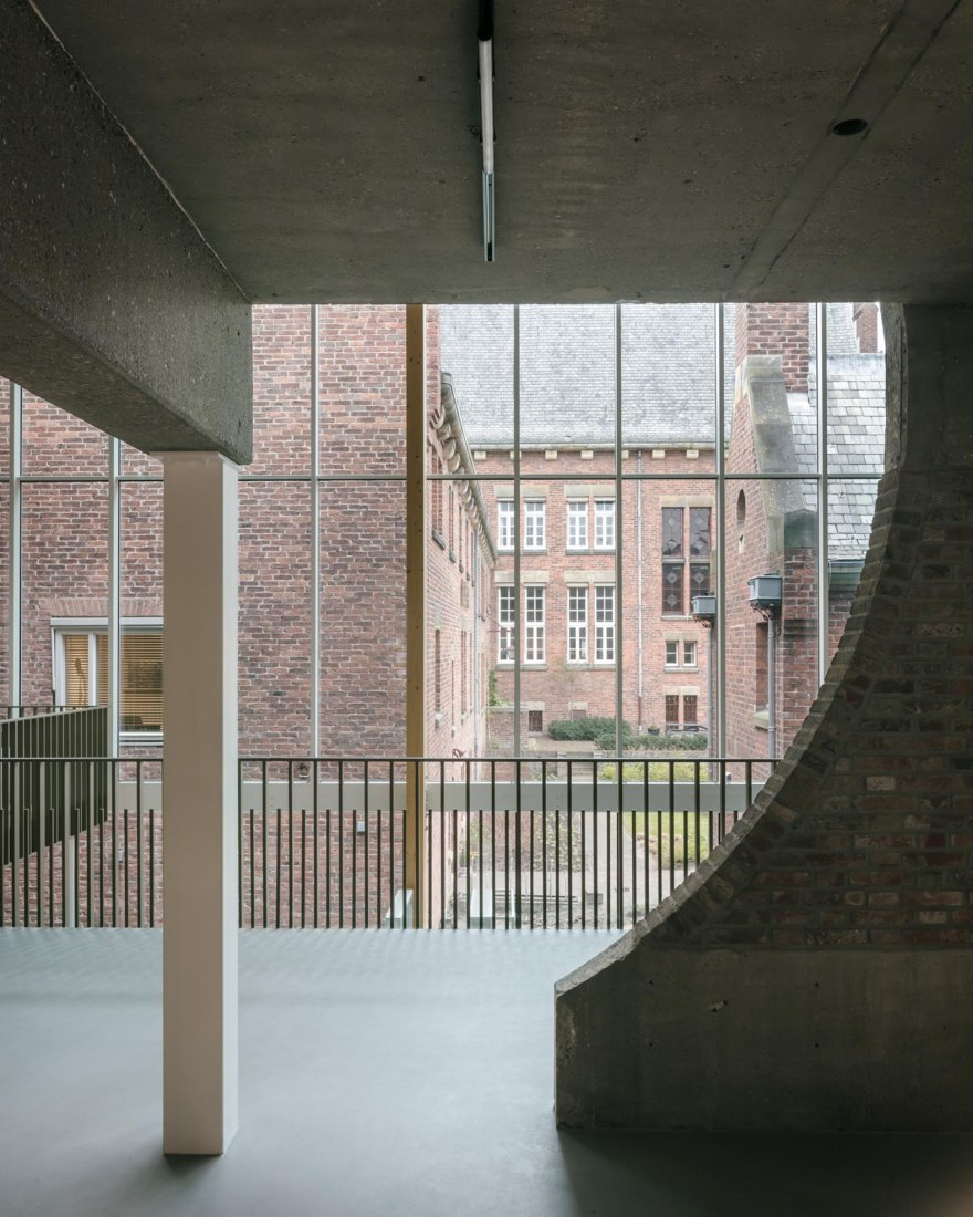 Dialogue with the architecture of the past. Schoenenkwartier Shoe ...