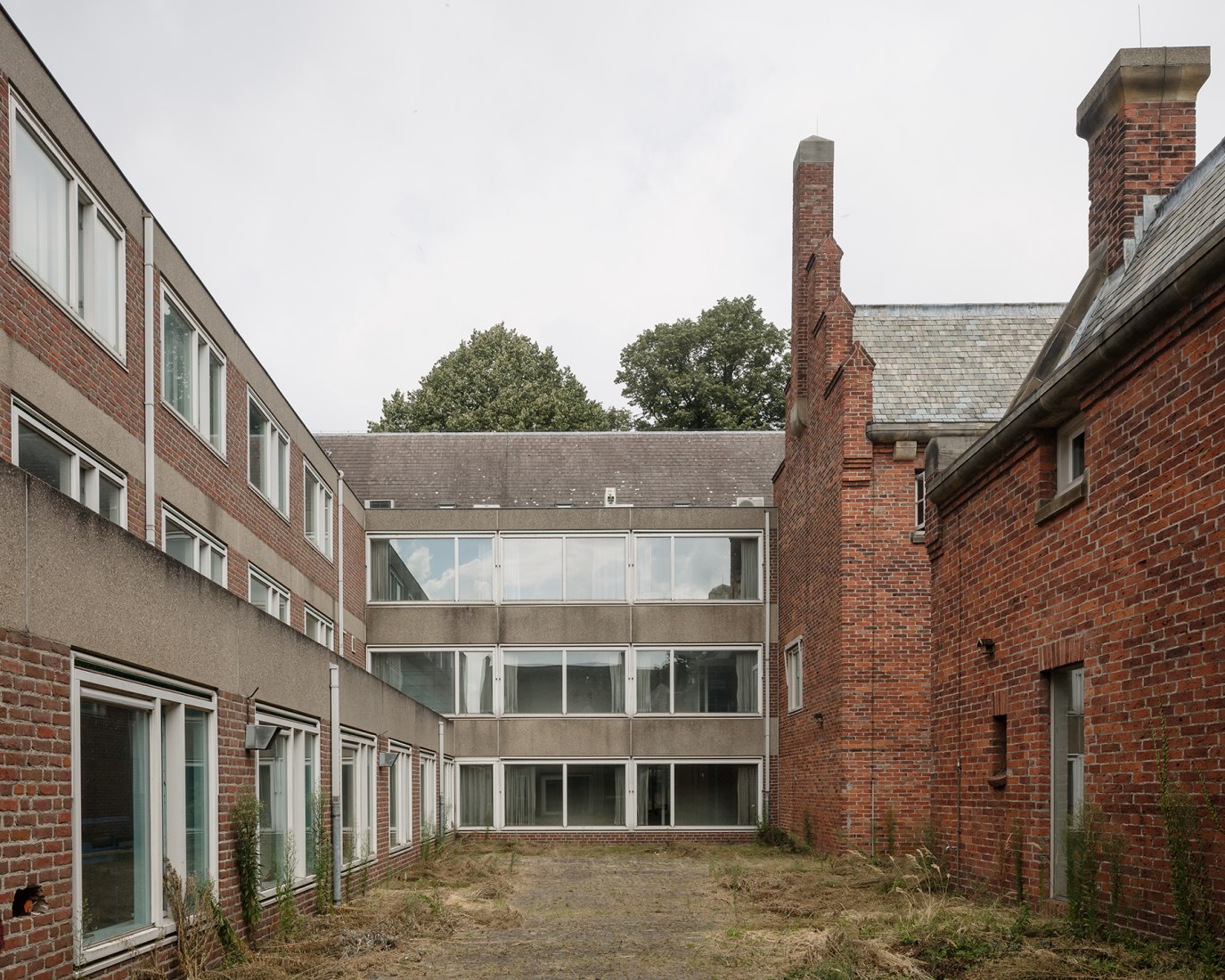 Dialogue with the architecture of the past. Schoenenkwartier Shoe ...