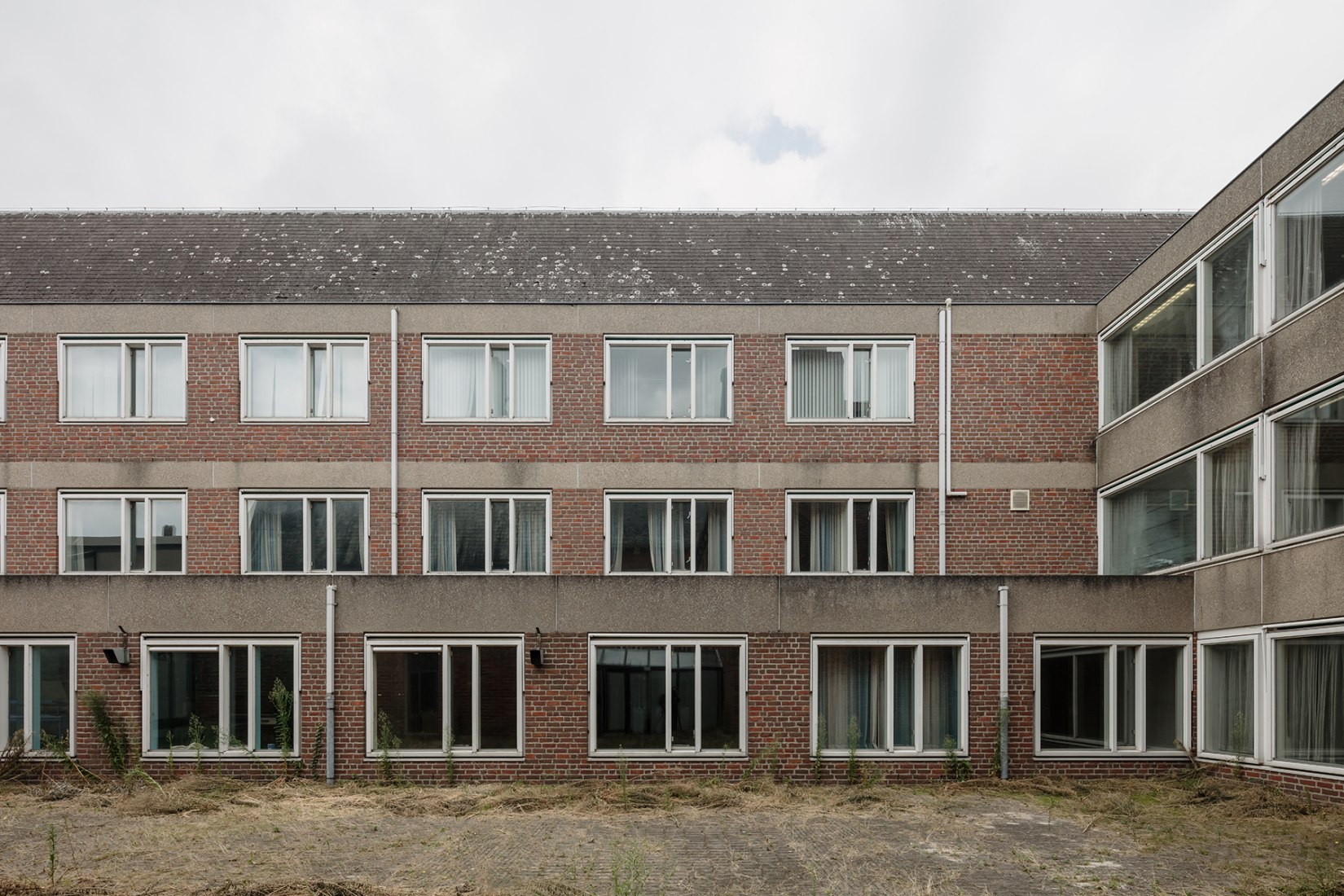Dialogue with the architecture of the past. Schoenenkwartier Shoe ...
