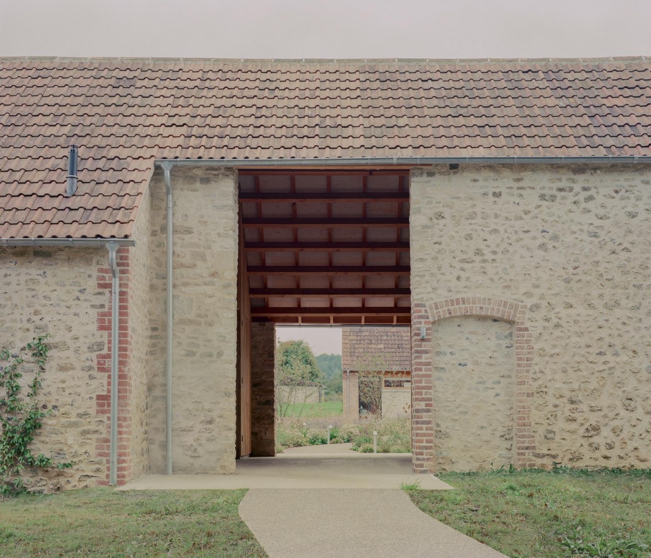 Sensibilidad inteligente y especial. Wraxall Yard por Clementine ...