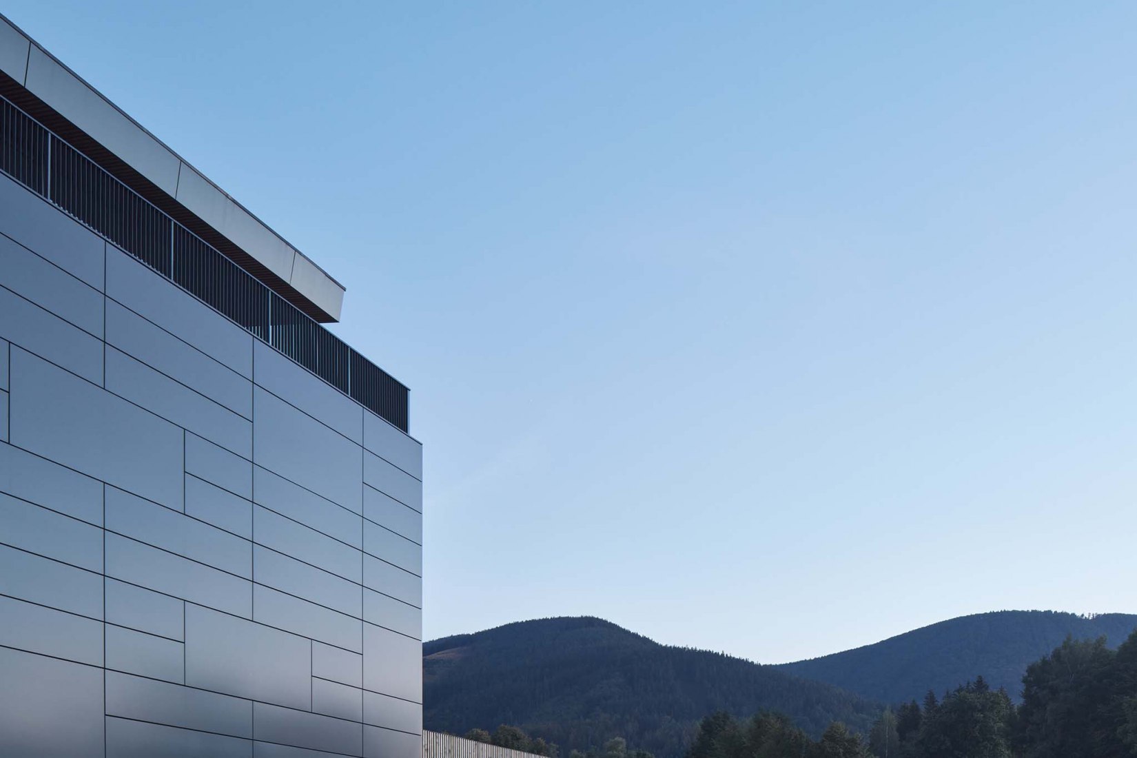 Apartment building among the Beskydy mountains. Tee House by CMC ...