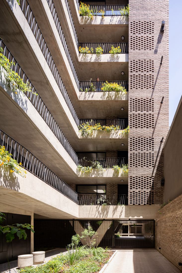 Generoso, abierto y luminoso. Edificio RZ1248 por CMS arquitectas ...