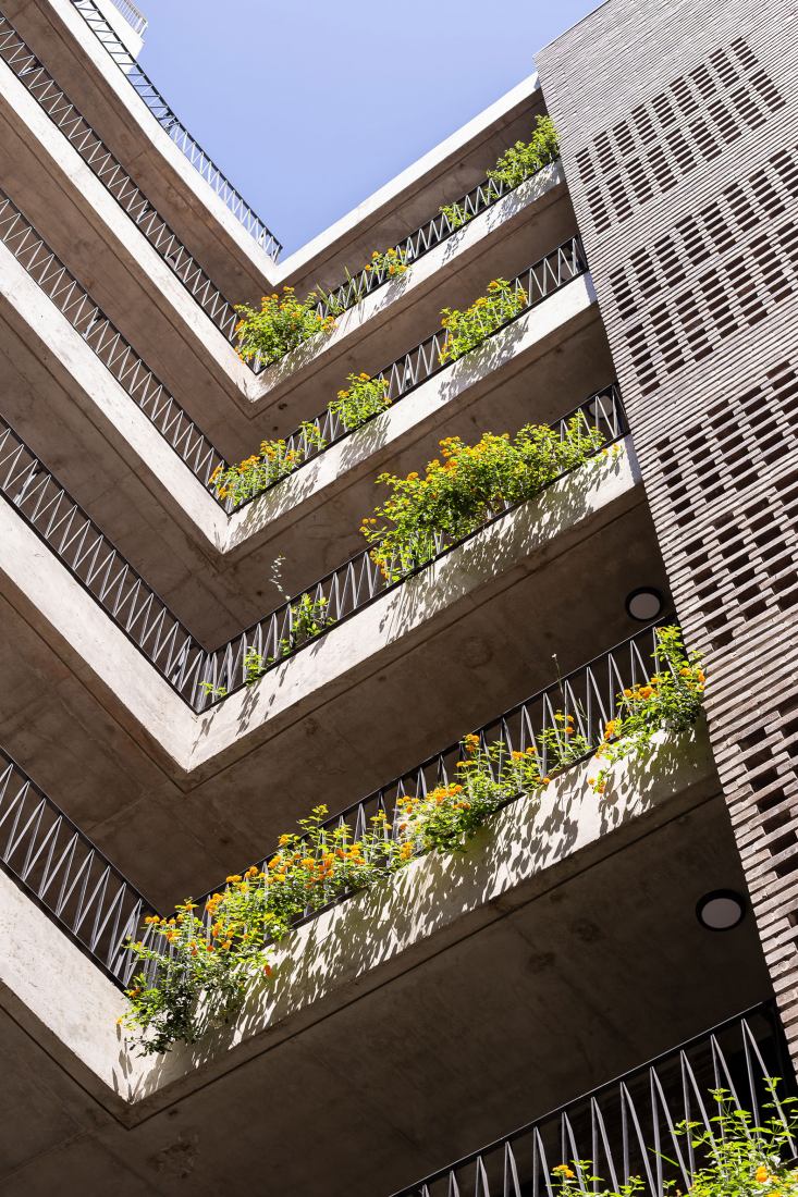 Generoso, abierto y luminoso. Edificio RZ1248 por CMS arquitectas ...