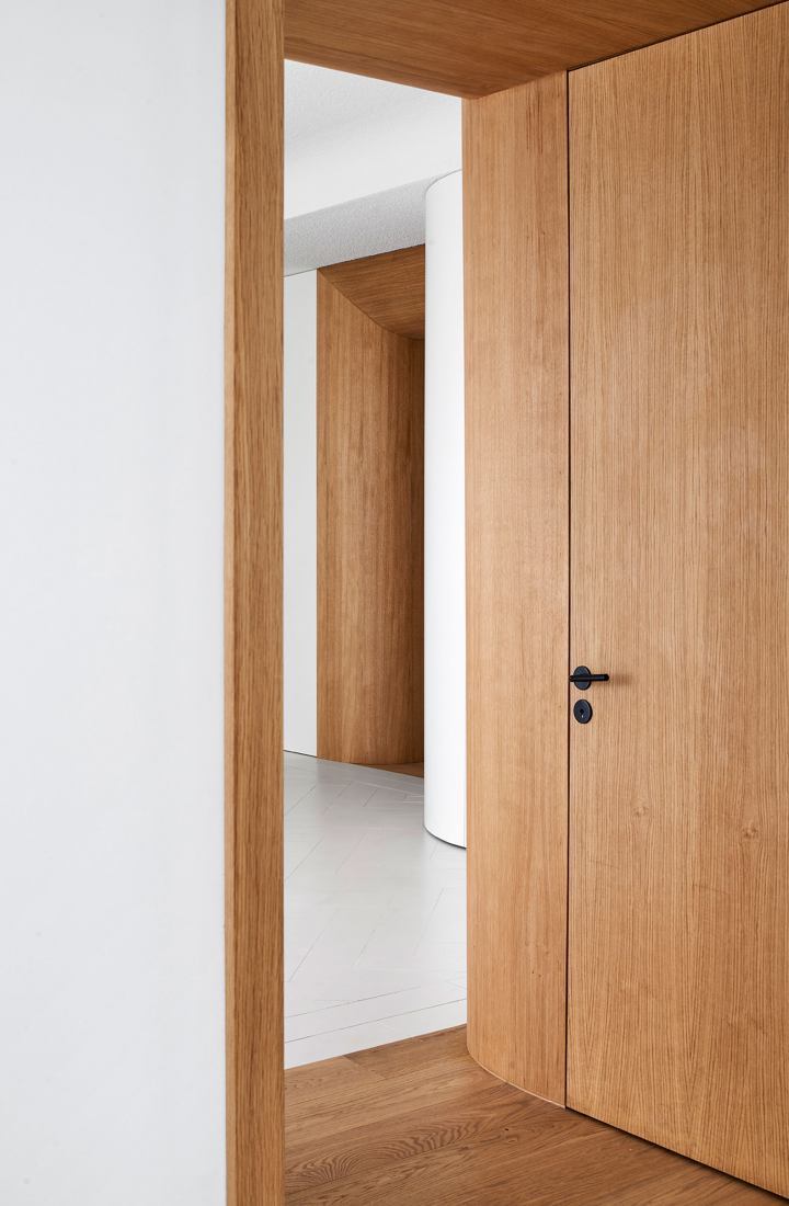 Renovation of a home in a building by Gustavo Fernández Balbuena ...
