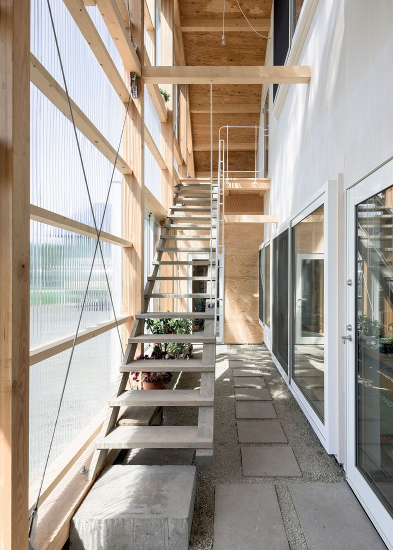 The Mannerism of the Minka in Hokkaido. The Deformed Roof House of ...