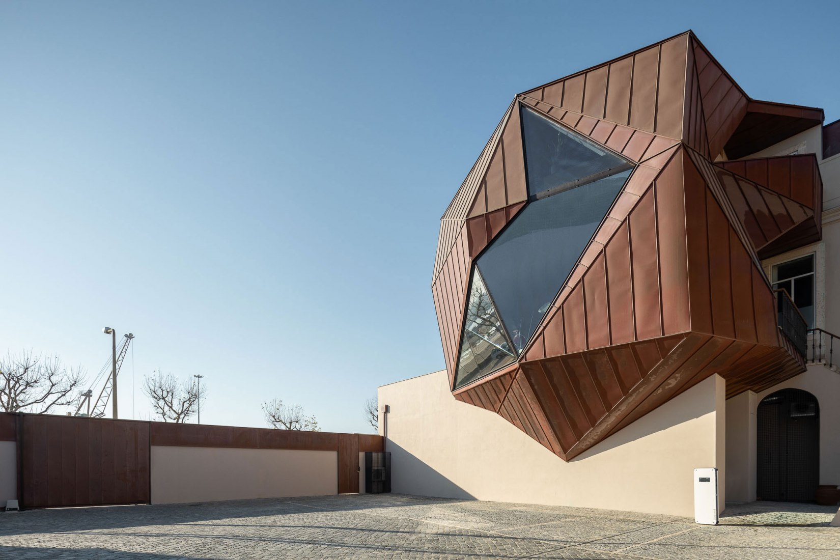 A new reinterpretation. Second skin by danielmsantos, eng + arq | The ...
